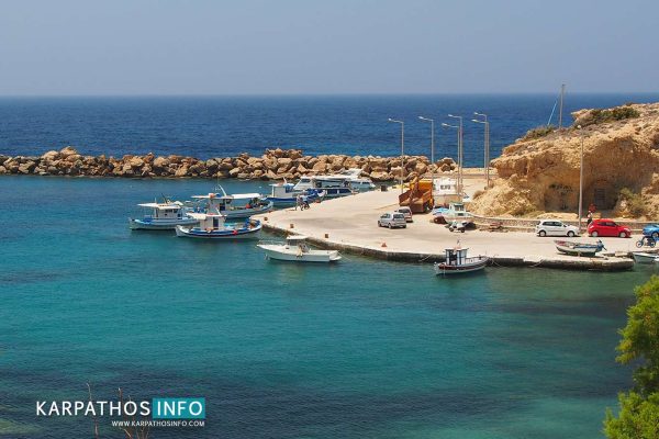 Guide to Finiki port in Karpathos | Informations with photos
